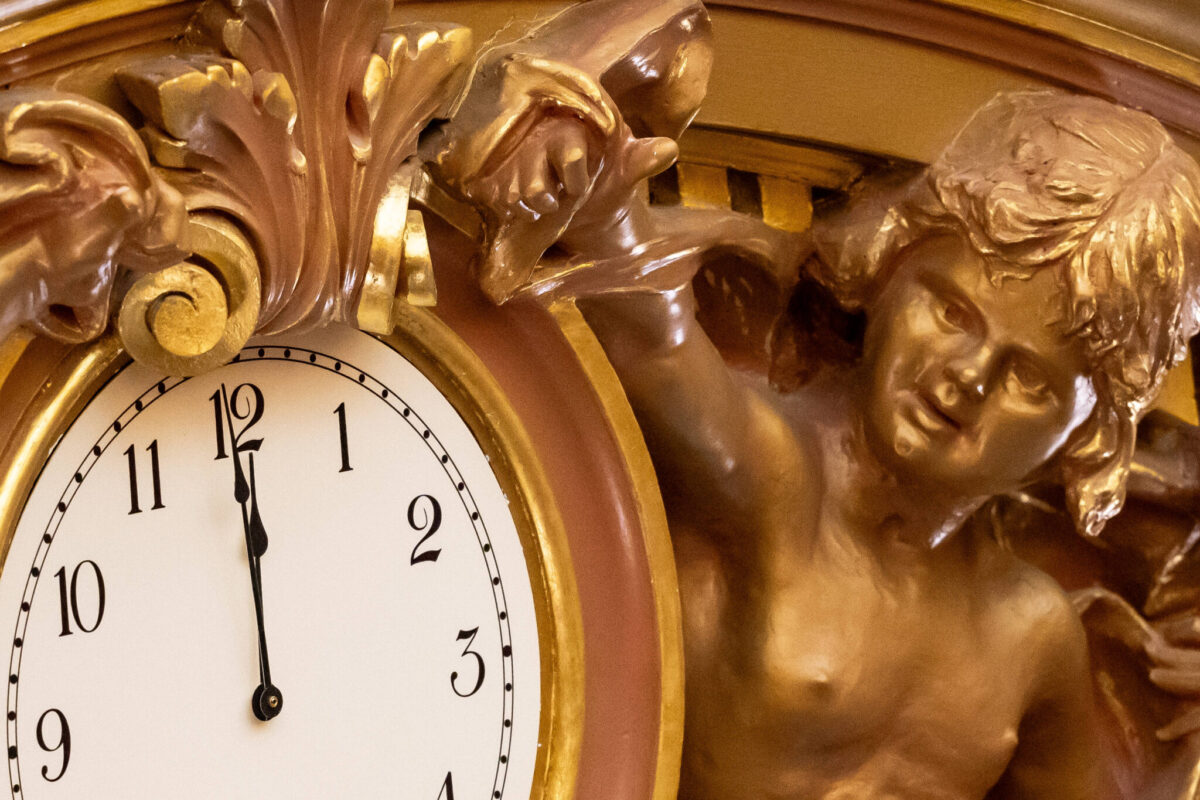 Bill to stop clocks from changing isn’t ready for prime time, Senate ...